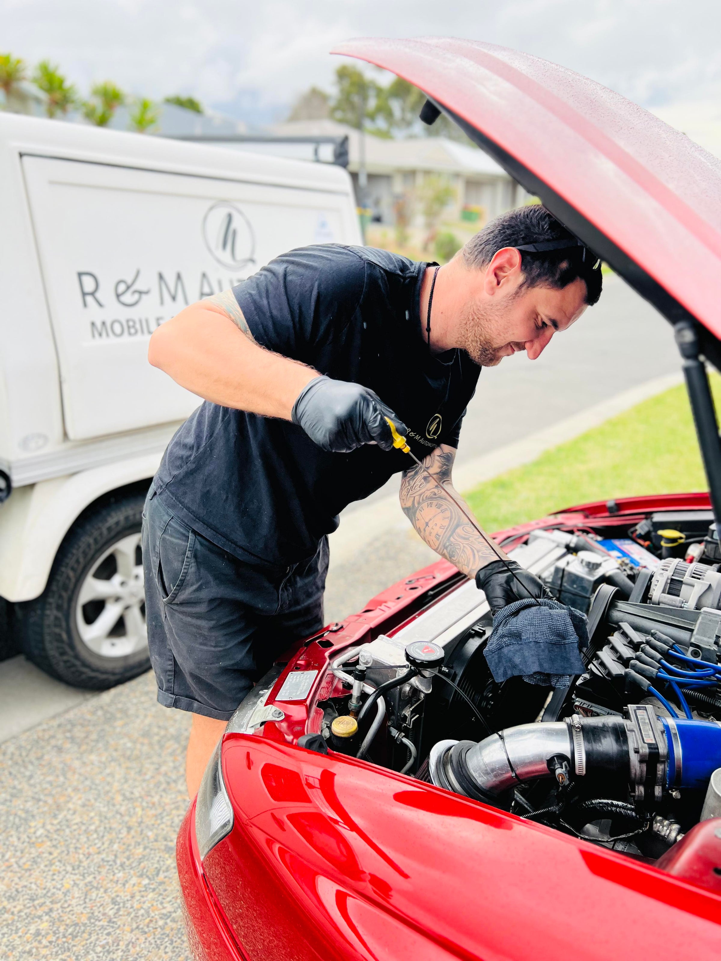 R & M Automotive shop